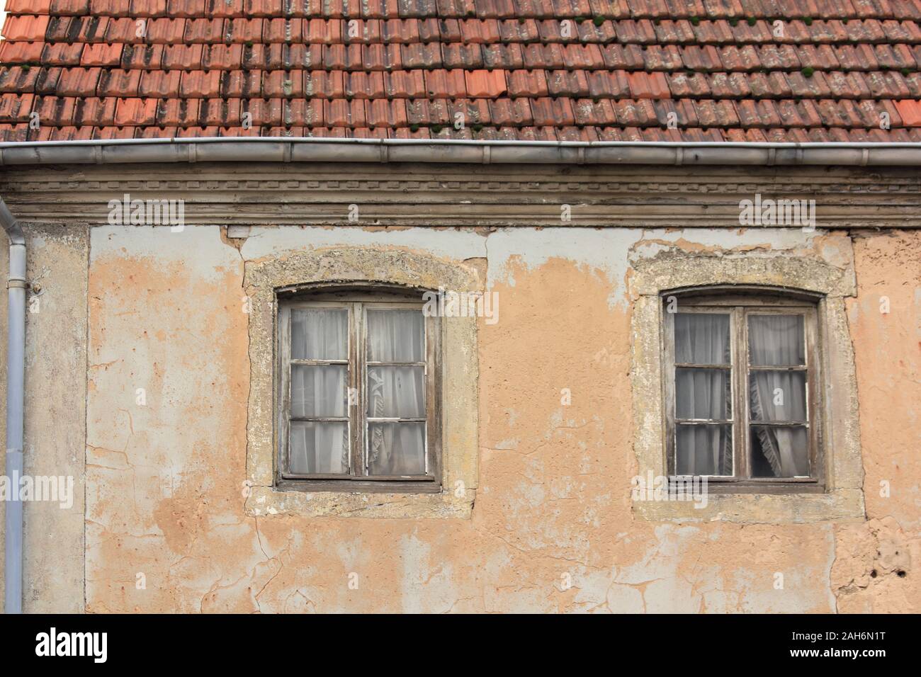 Old broken lattice windows in a house Stock Photo - Alamy