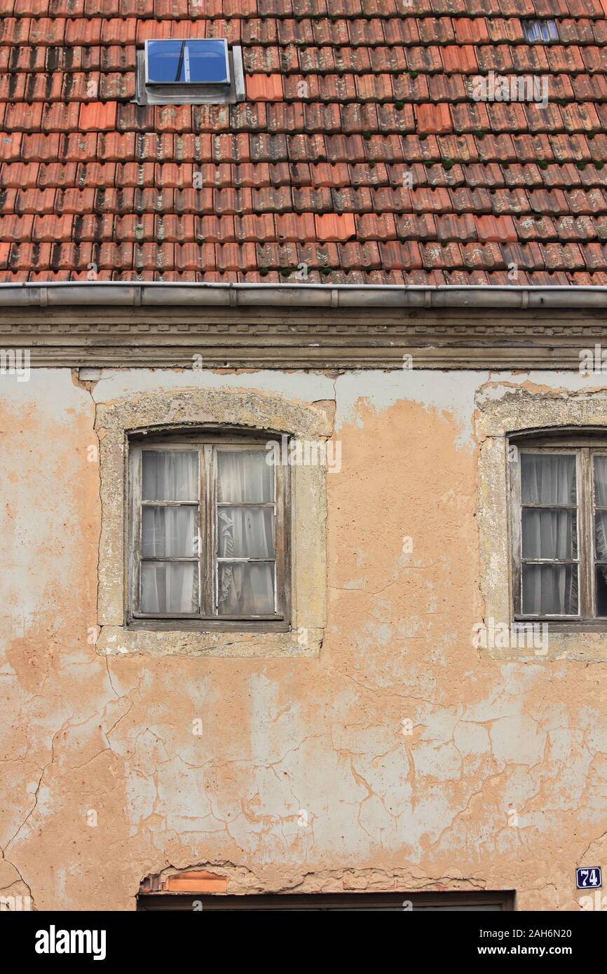 Old broken lattice windows in a house Stock Photo - Alamy