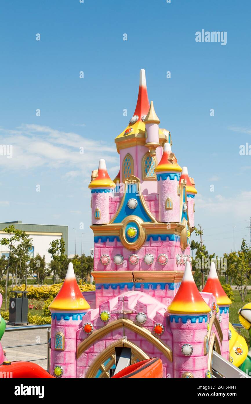 Pink castle hi-res stock photography and images - Alamy