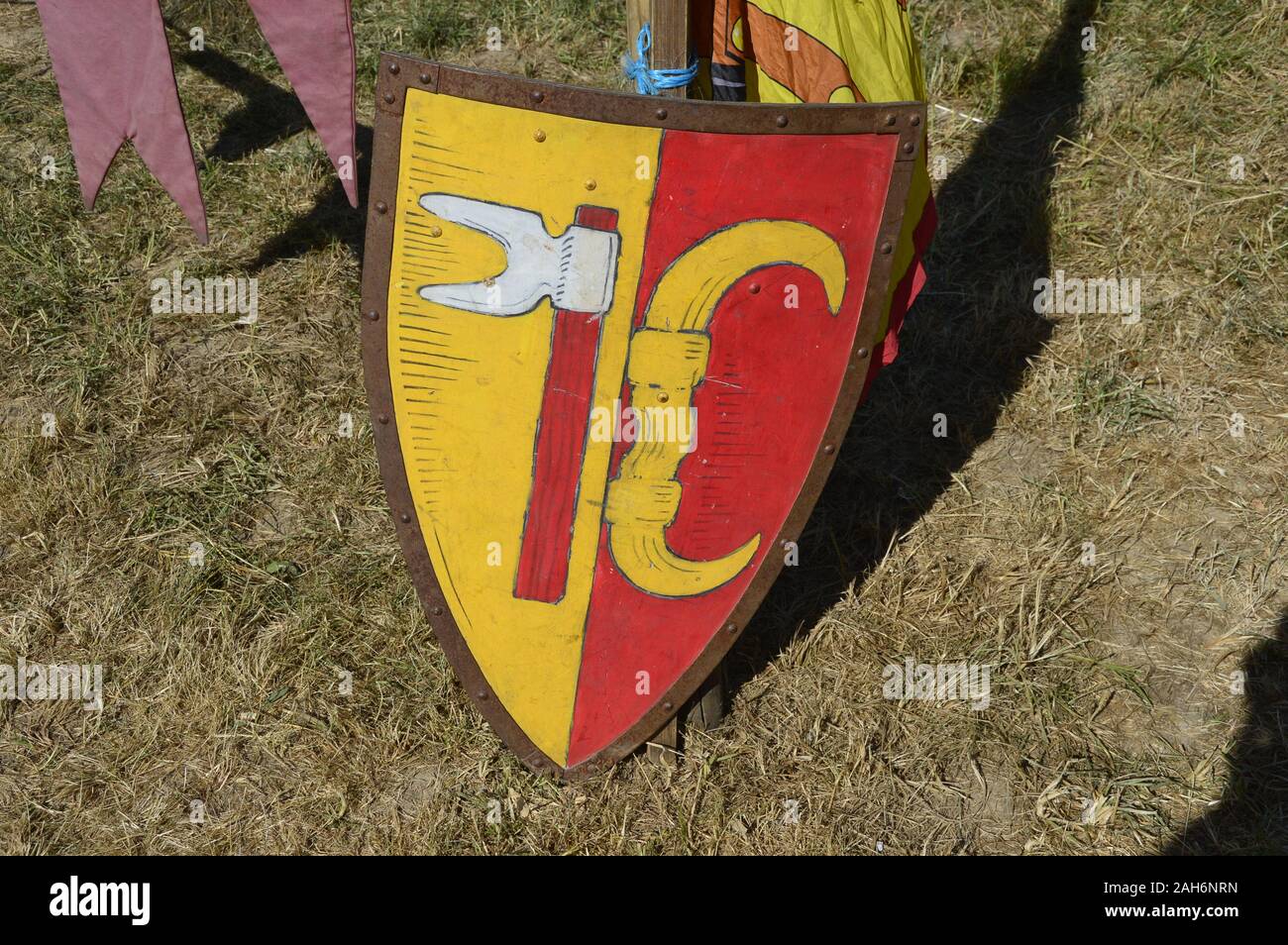 Medieval painted shield hi-res stock photography and images - Alamy