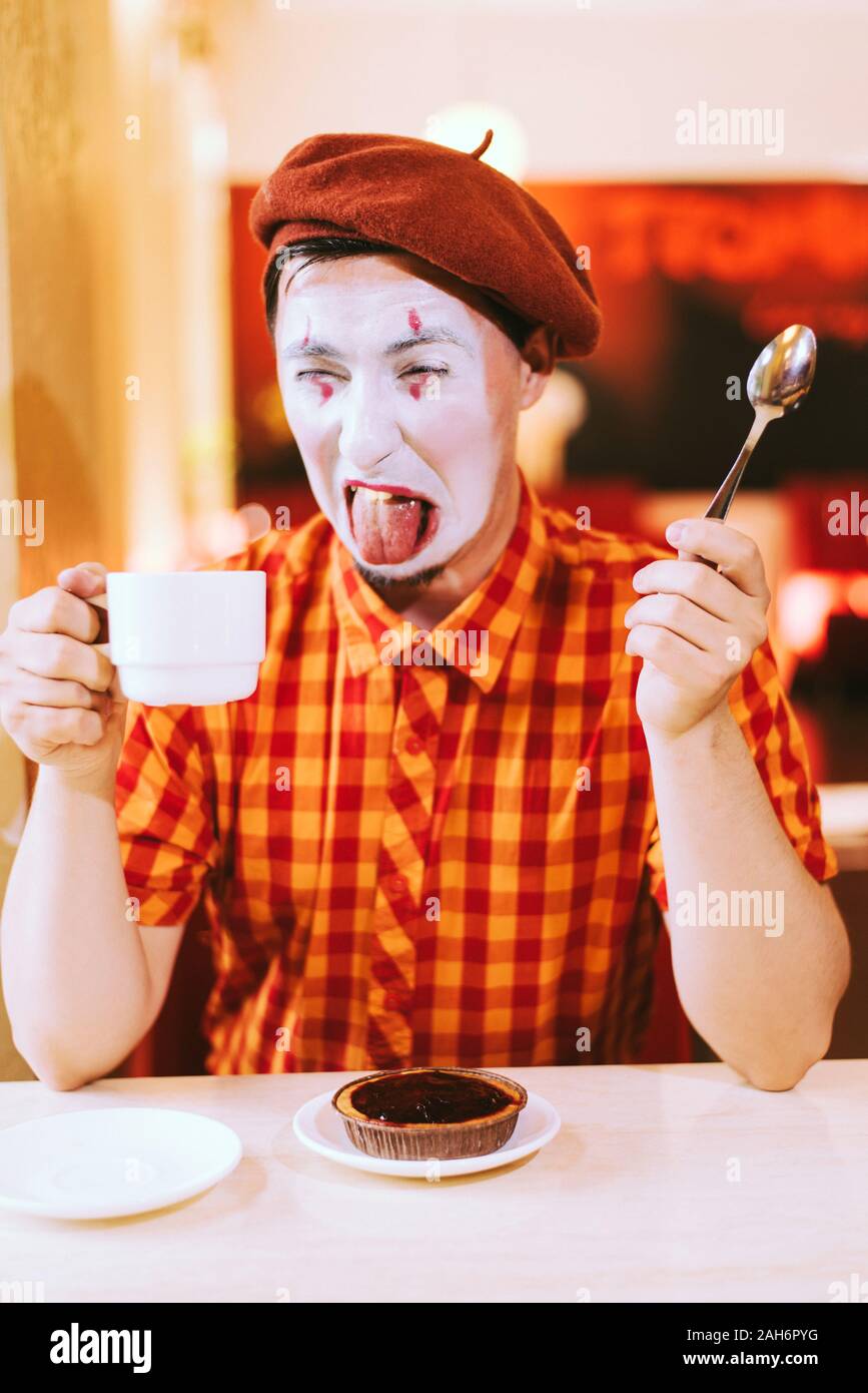 Man eats cake spoon hi-res stock photography and images - Alamy