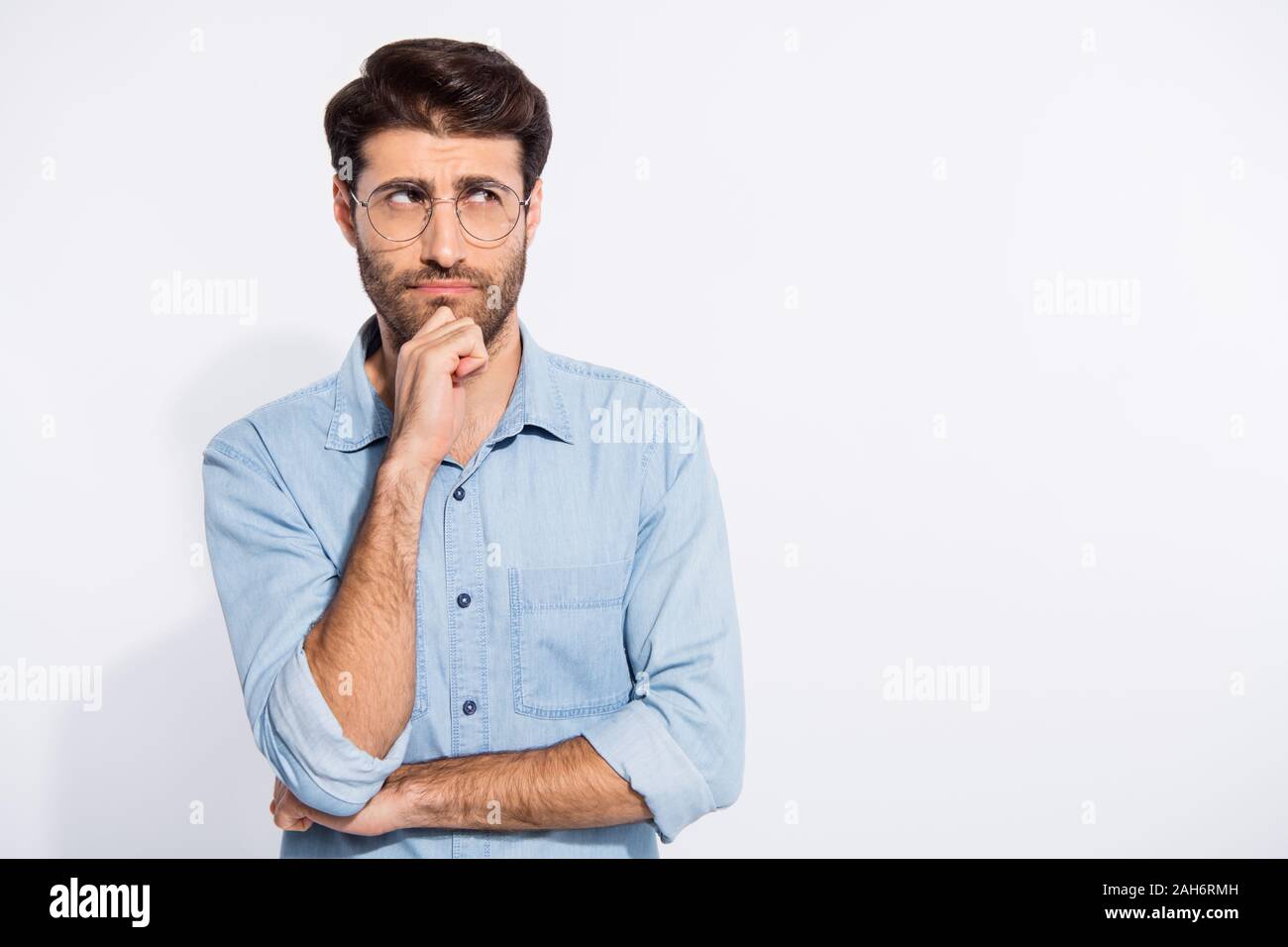 Photo of arabian amazing guy think over important business project ...