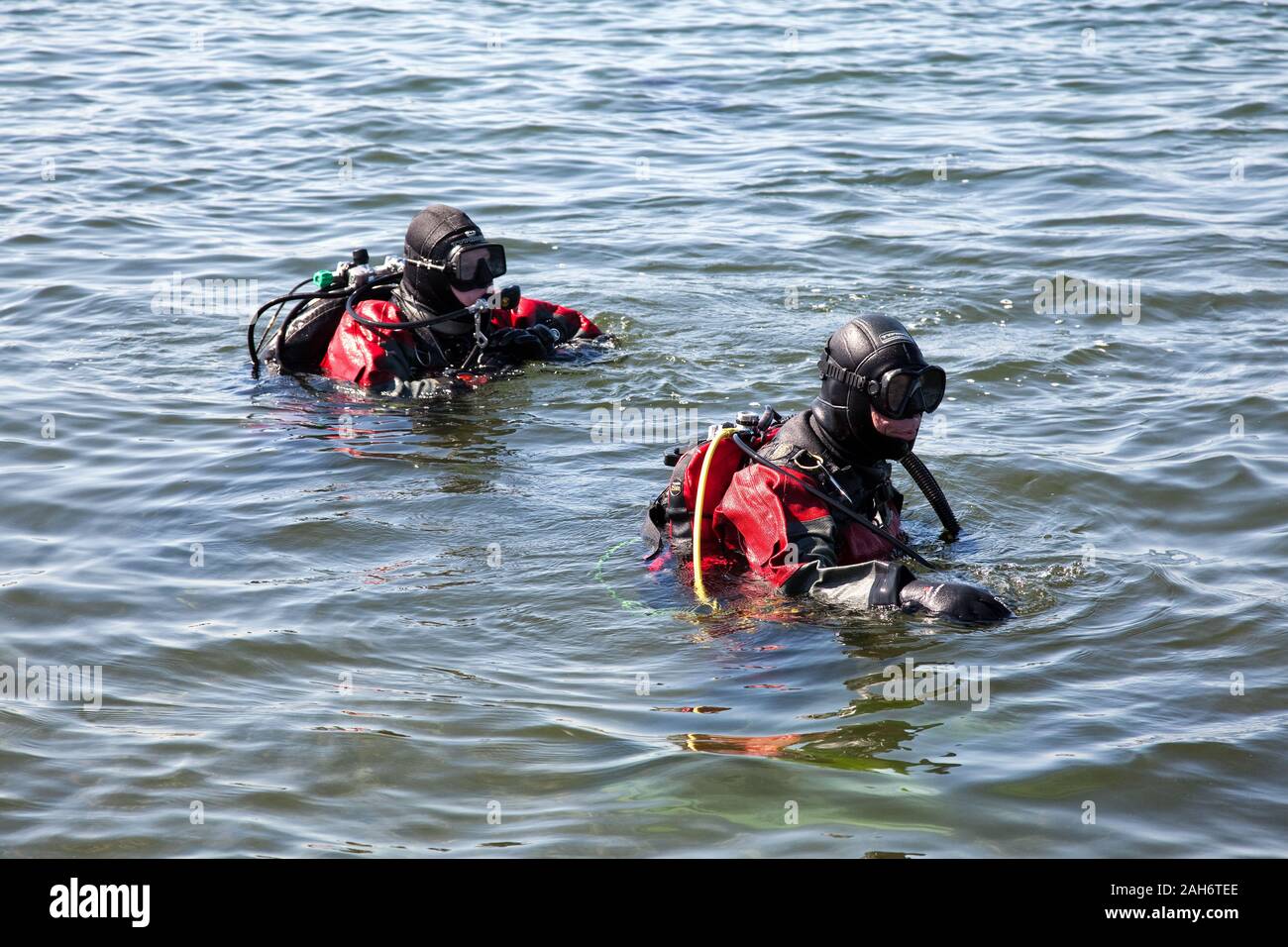 Two scuba divers in full diving gear ready to go underwater Stock Photo ...