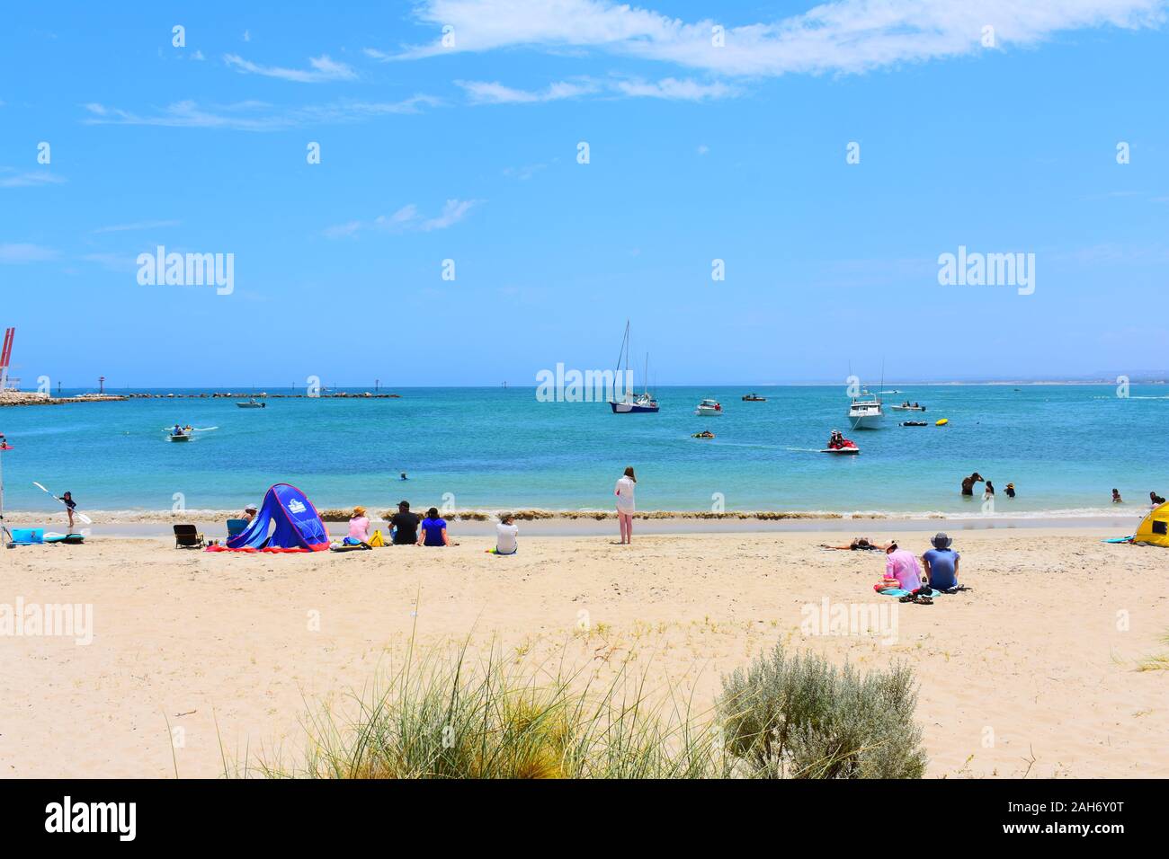 beach goers having fun on Boxing day at the Foreshore beach Stock Photo ...