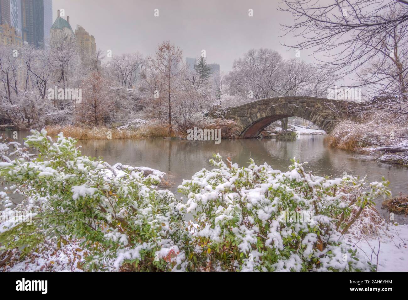 Gapstow Bridge in Central Park in winter after snow storm Stock Photo ...