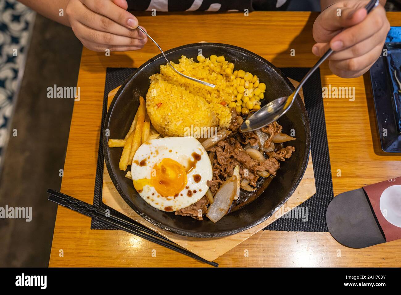 Beef sisig hi-res stock photography and images - Alamy