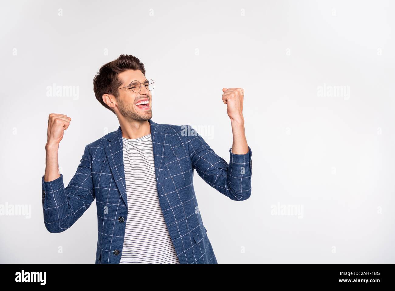 Portrait of his he nice attractive cheerful cheery glad self-employed ...