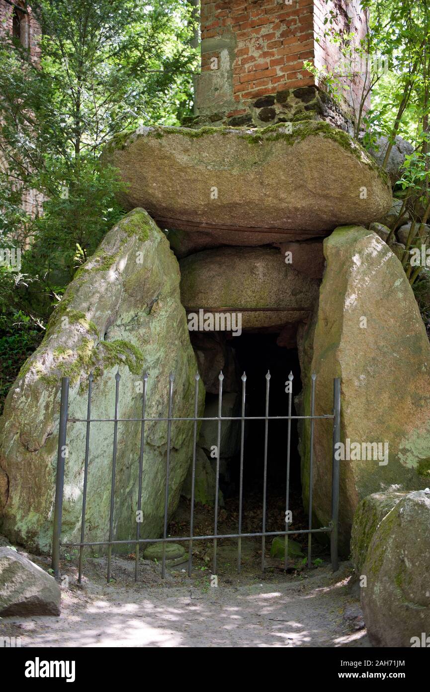 Sybils Grotto next to the Little Gothic House in the Romantic Park in ...