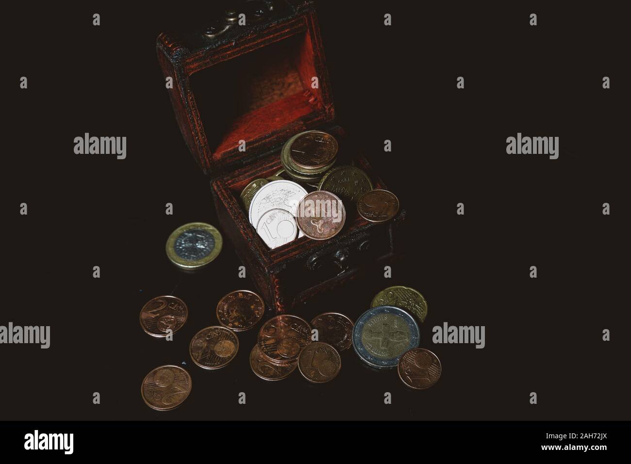 Chest gold coins on hi-res stock photography and images - Alamy