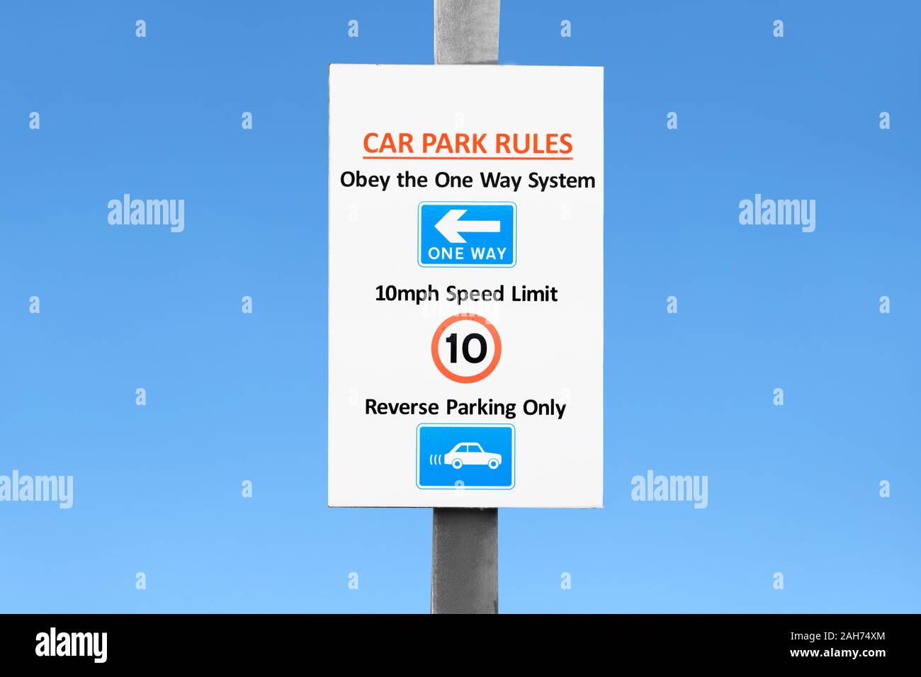 Reverse parking hi-res stock photography and images - Alamy