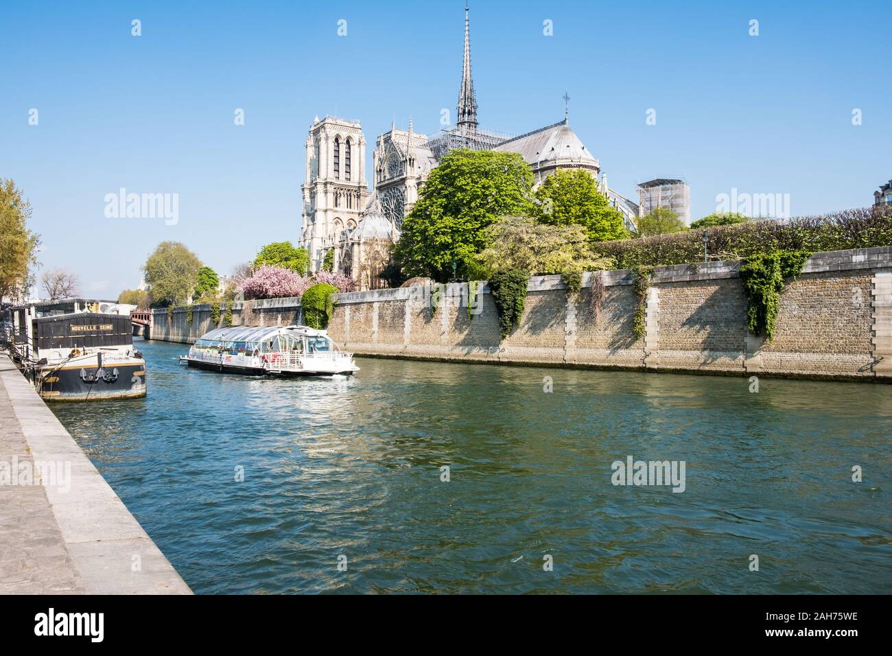 Tourist attraction dam embankment hi-res stock photography and images ...