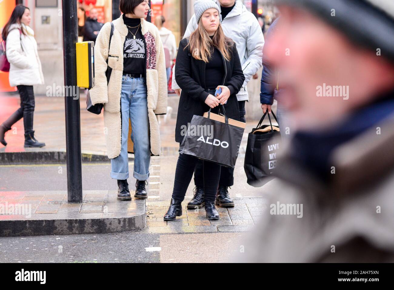 Oxford Street, London, UK. 26th Dec, 2019. Boxing Day sales begin in ...