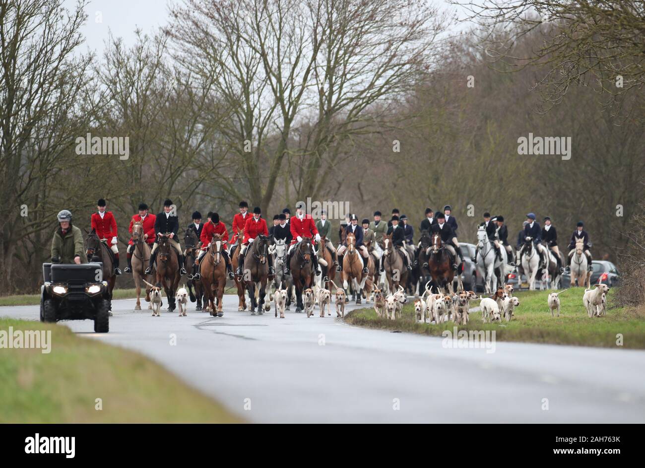 Riders and hounds set off during the Grove and Rufford boxing Day Hunt ...