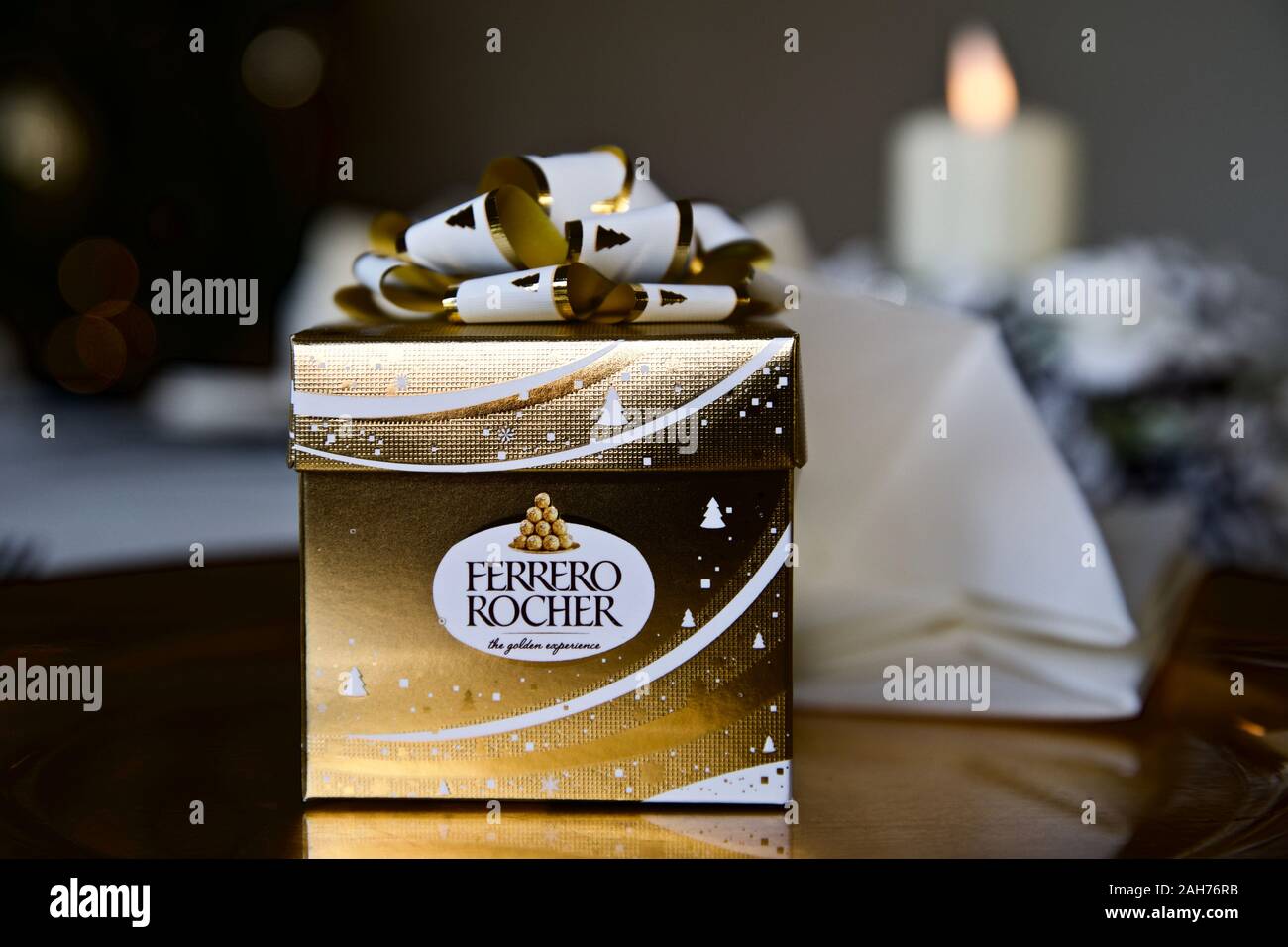 Ferrero Rocher - Golden Chocolate Gift Cube Stock Photo - Alamy
