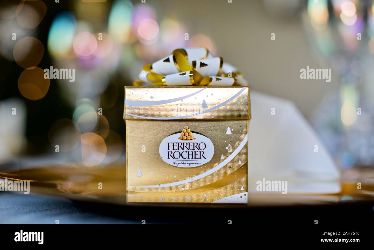 Ferrero Rocher - Golden Chocolate Gift Cube Stock Photo - Alamy
