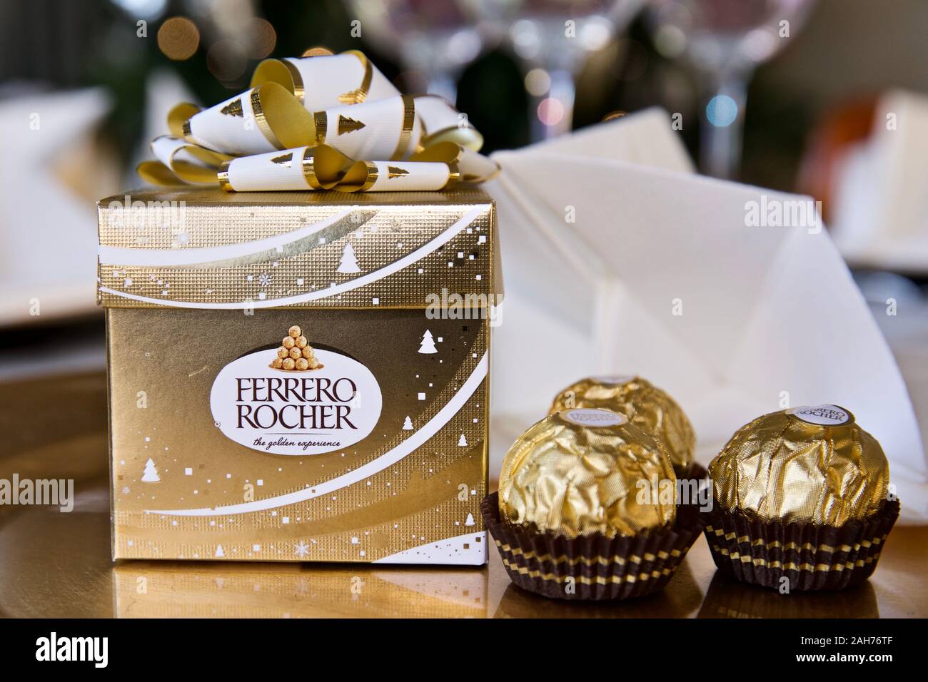 Ferrero Rocher - Golden Chocolate Gift Cube Stock Photo - Alamy