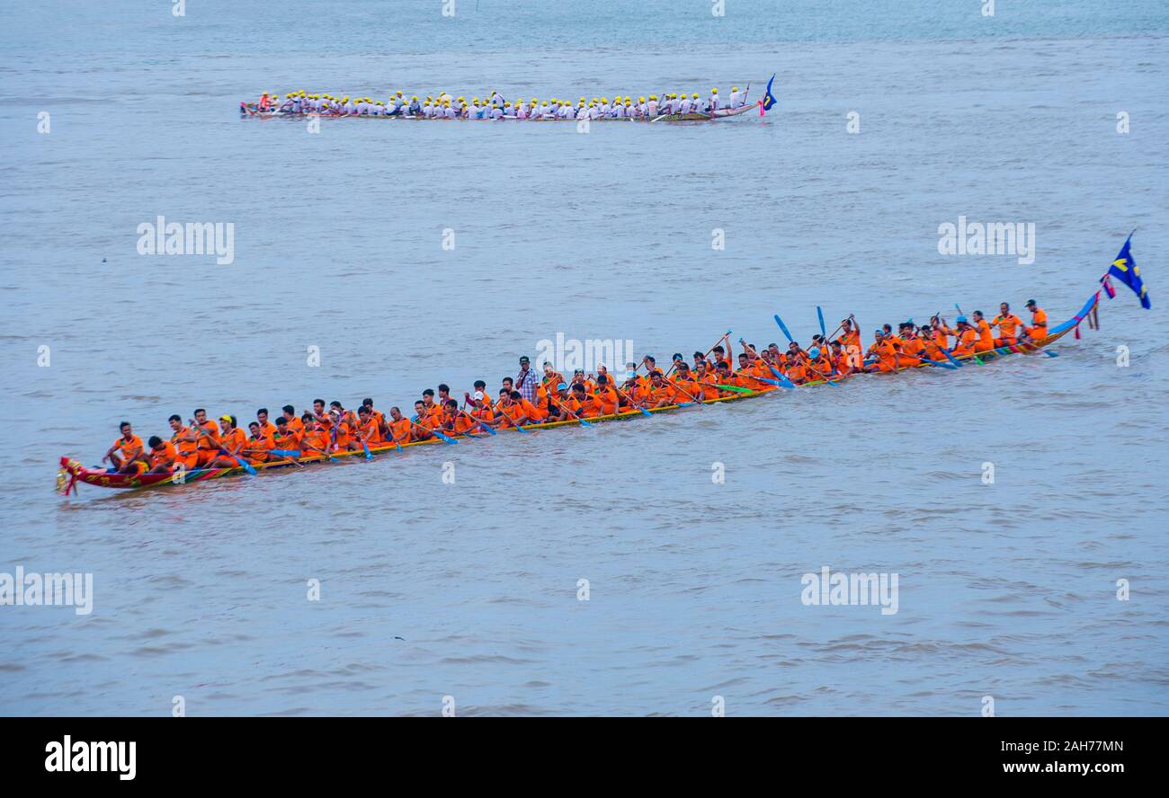 Boat race in Tonle Sap river in Phnom Penh Cambodia Stock Photo - Alamy