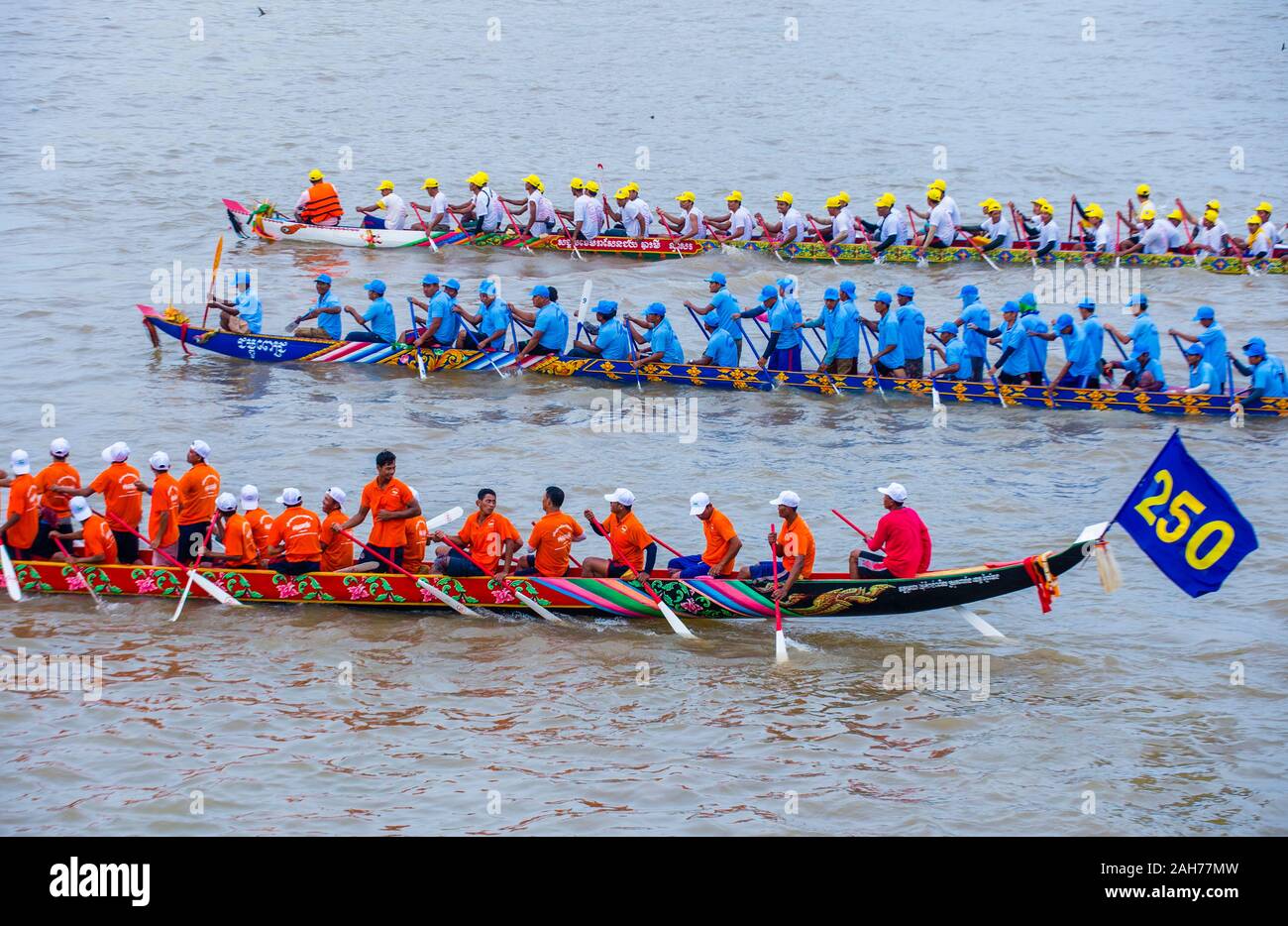 Boat race in Tonle Sap river in Phnom Penh Cambodia Stock Photo - Alamy