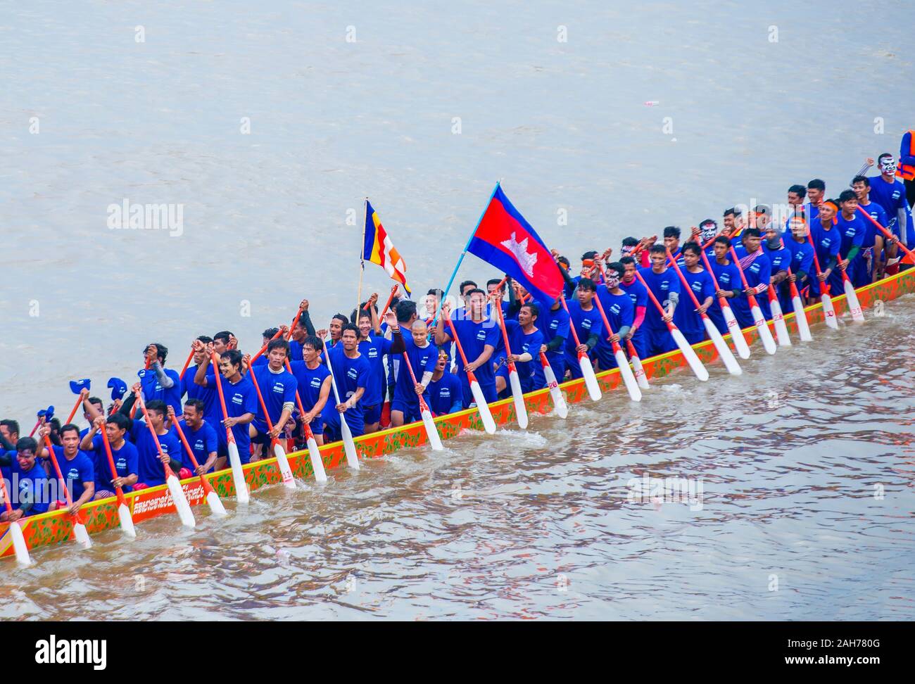 Boat race in Tonle Sap river in Phnom Penh Cambodia Stock Photo - Alamy