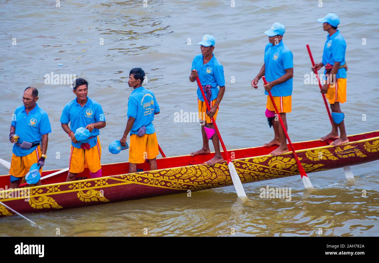 Boat race in Tonle Sap river in Phnom Penh Cambodia Stock Photo - Alamy