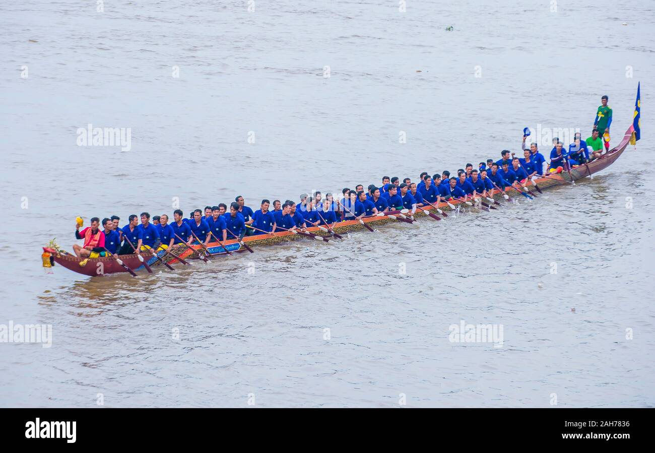 Boat race in Tonle Sap river in Phnom Penh Cambodia Stock Photo - Alamy