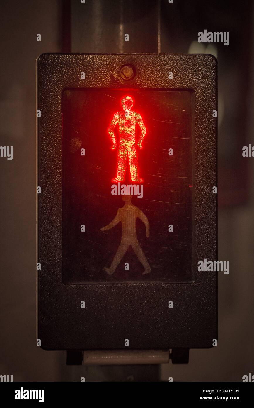 Pedestrian traffic light hi-res stock photography and images - Alamy