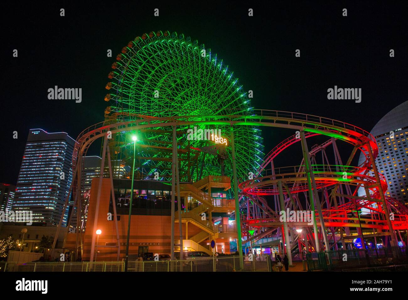 The Cosmo Clock 21 in Yokohama Japan Stock Photo - Alamy