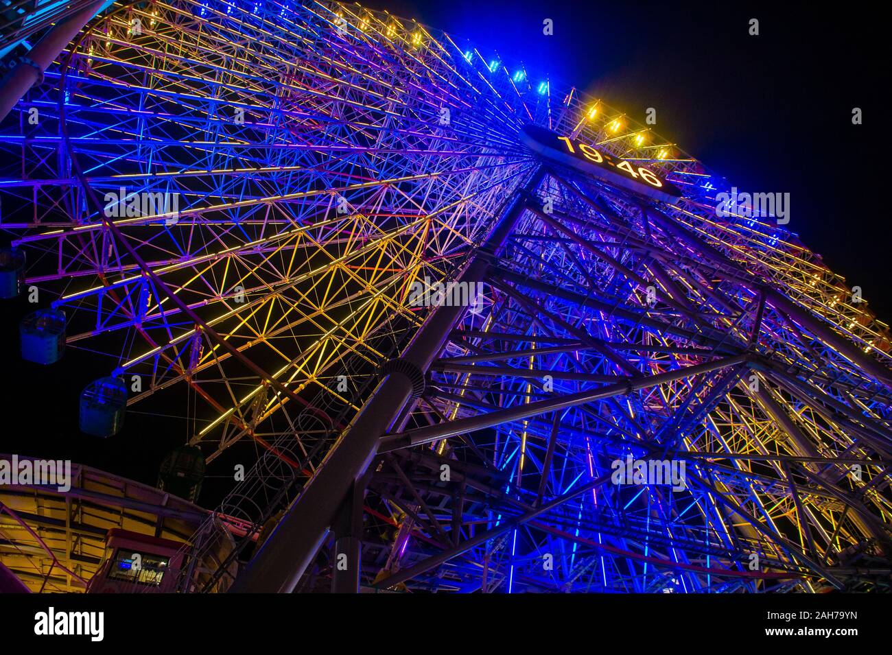 The Cosmo Clock 21 in Yokohama Japan Stock Photo - Alamy