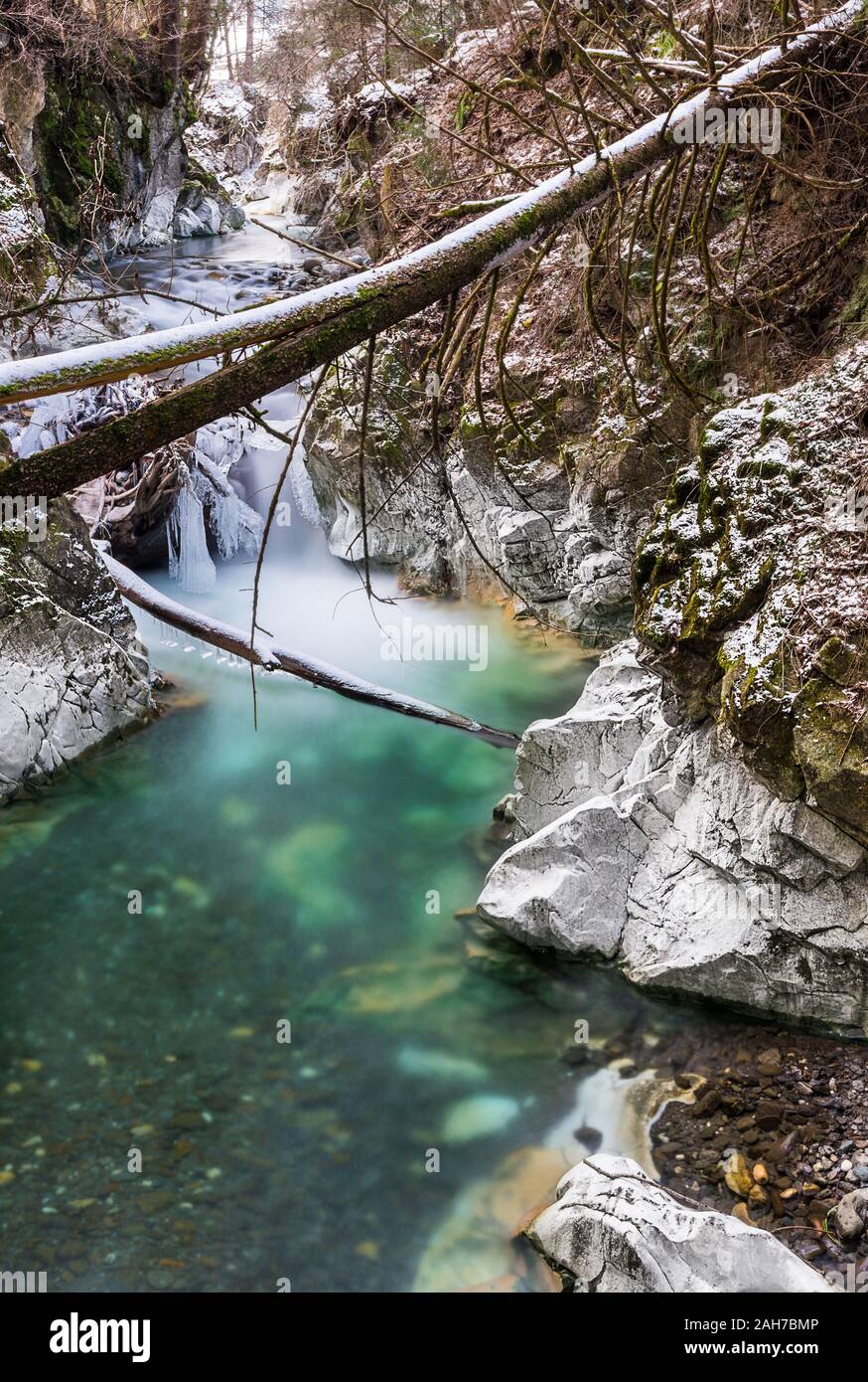 River stream running among rocks hi-res stock photography and images ...