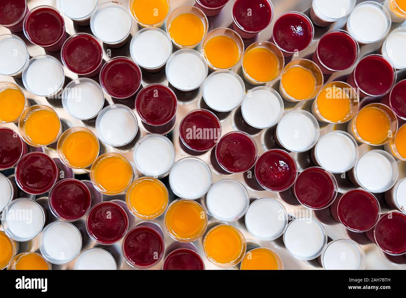 Cream colored shapes hi-res stock photography and images - Alamy