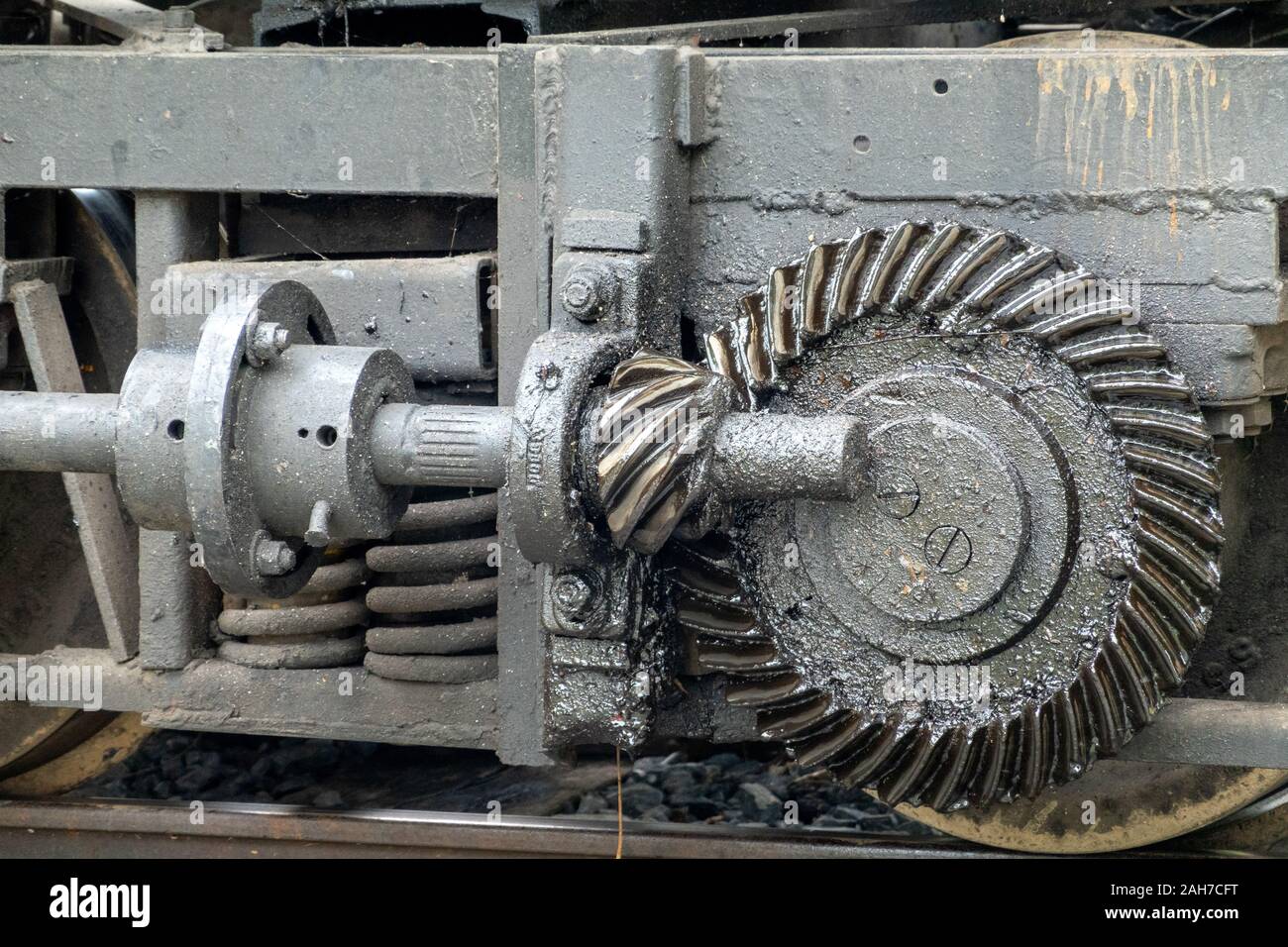 The gears and driveshaft on the wheels of a steam engine Stock Photo ...