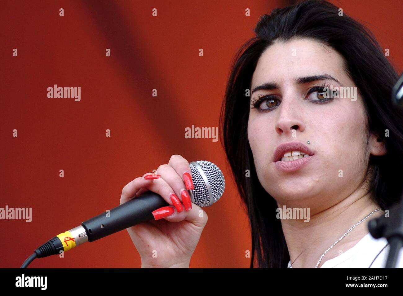 Amy jade winehouse hi-res stock photography and images - Alamy