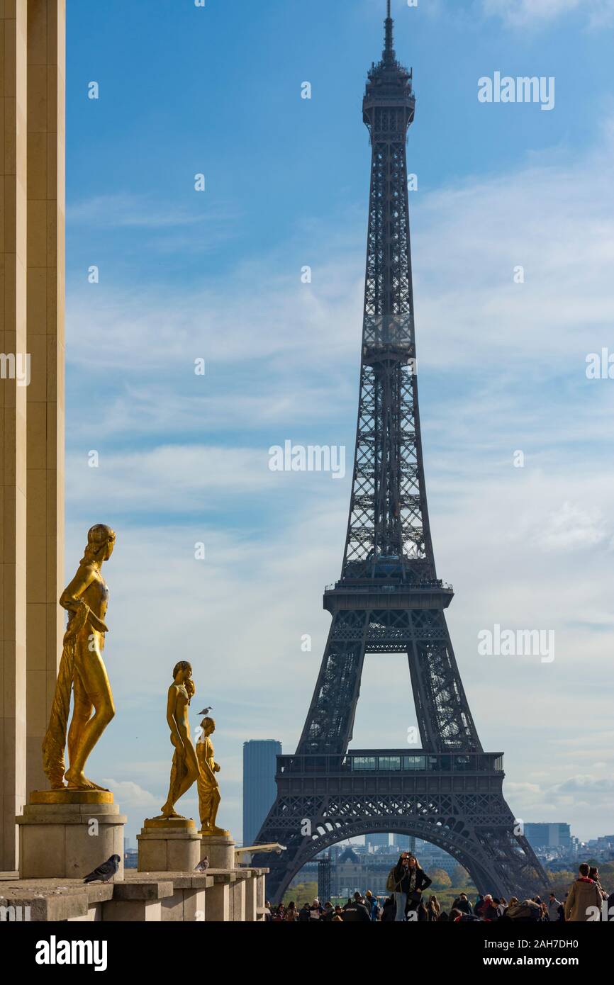Paris, France - November 8, 2019: Golden sculptures on the busy ...