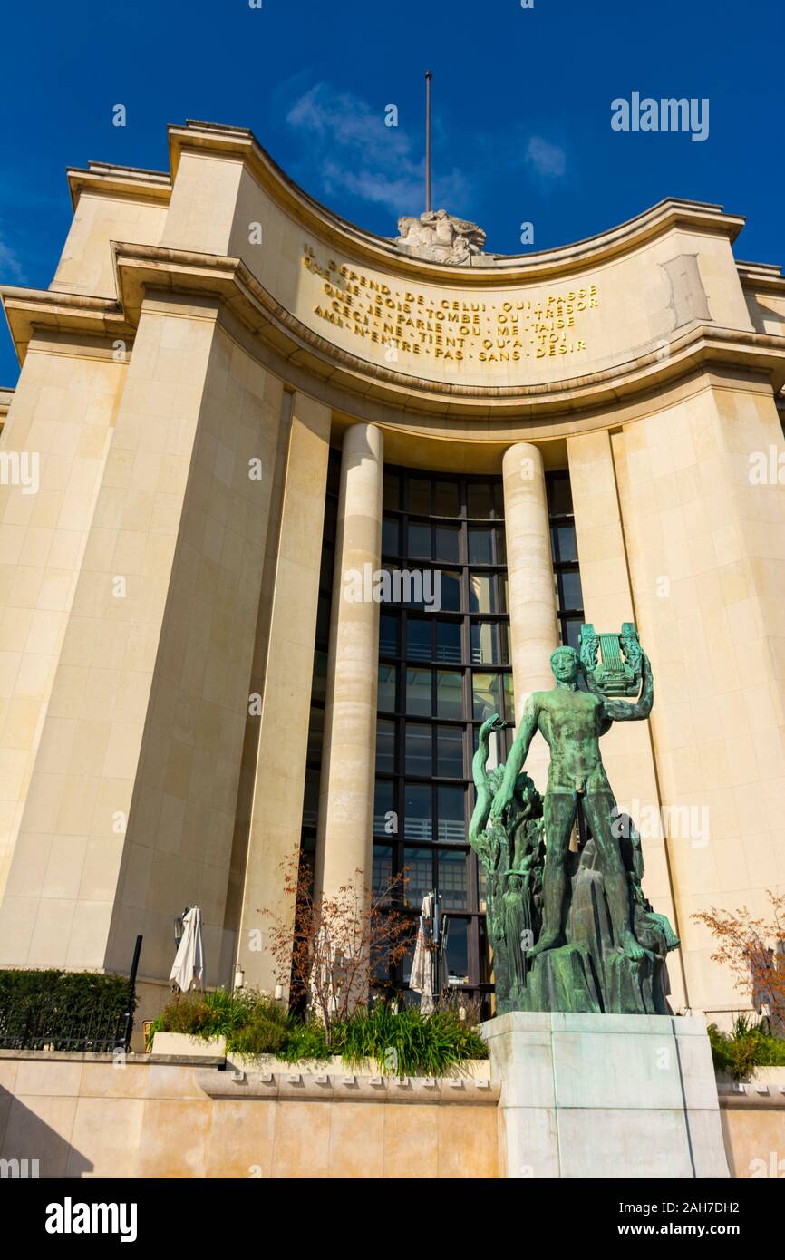 Paris, France - November 8, 2019: Chaillot Palace Pavilion, art-deco ...