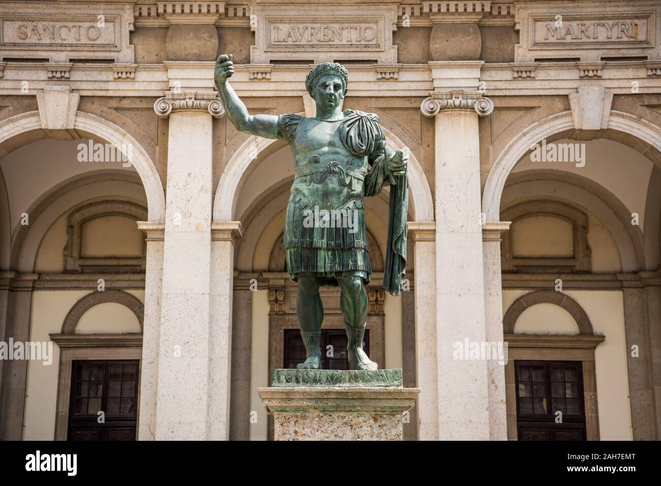 King constantine statue hi-res stock photography and images - Alamy