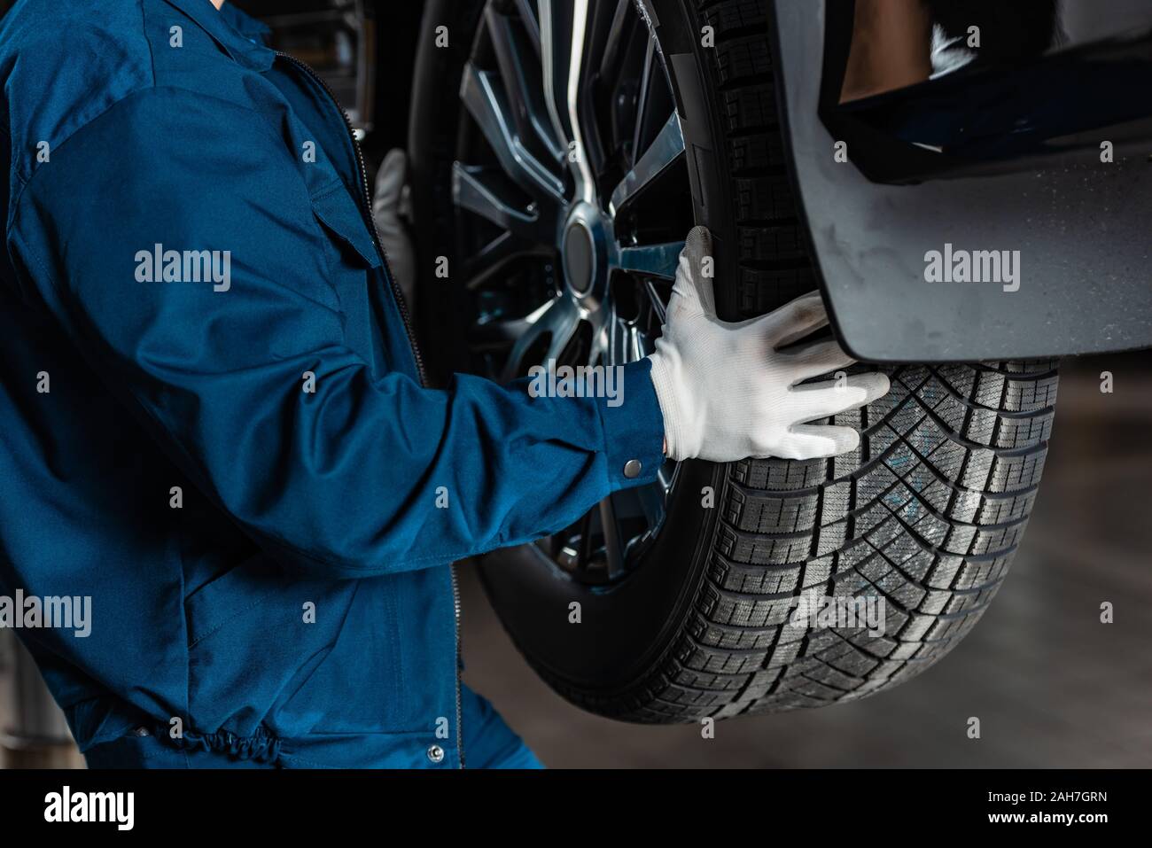 Installing tire hi-res stock photography and images - Alamy