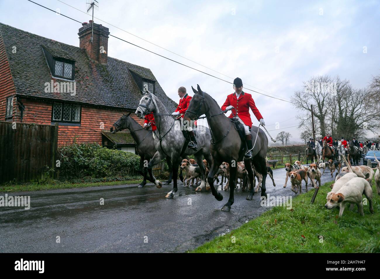 The Old Surrey Burstow and West Kent boxing Day Hunt in Edenbridge ...