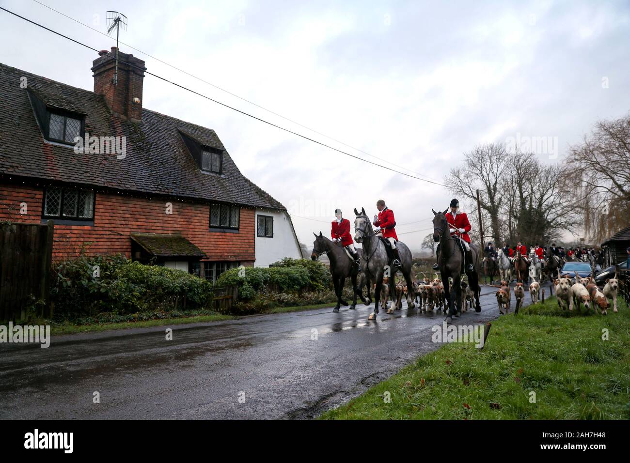 The Old Surrey Burstow and West Kent boxing Day Hunt in Edenbridge ...