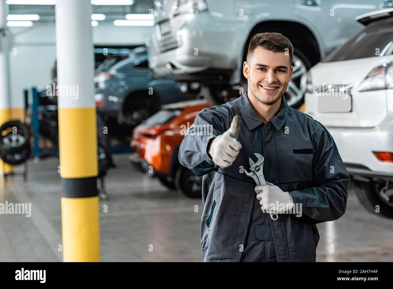 Mechanic approval hi-res stock photography and images - Alamy