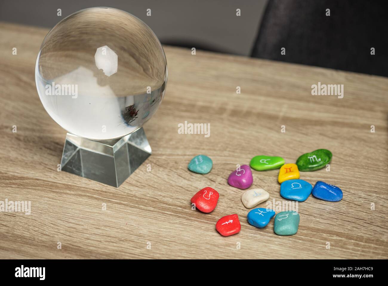 Gemini table hi-res stock photography and images - Alamy