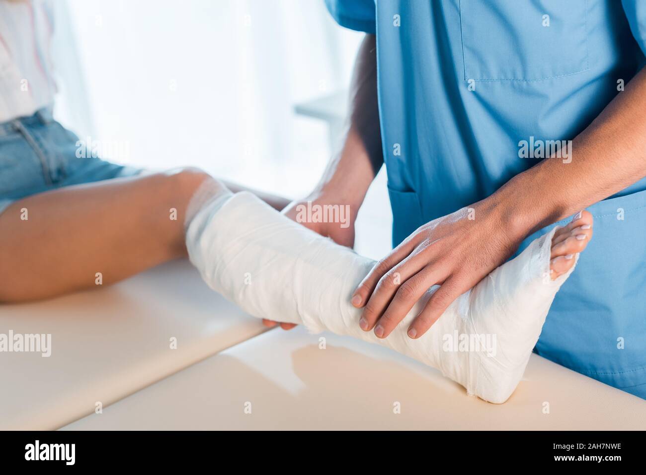 Fractured leg hi-res stock photography and images - Alamy