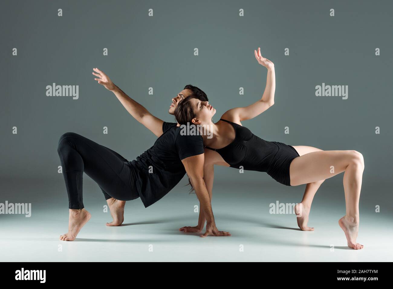 Modern contemporary dancers hi-res stock photography and images - Alamy