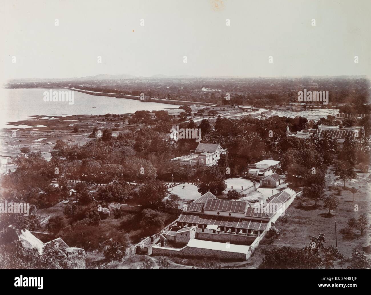 Tank bund hi-res stock photography and images - Alamy