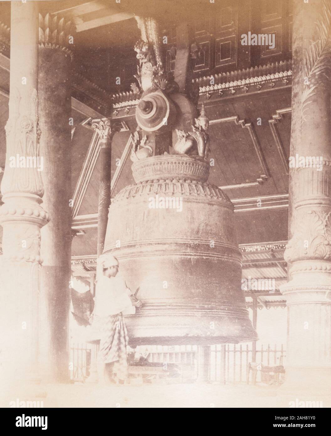 BurmaMyanmar, The great bell at the holy Buddhist shrine at Shwe Dagon ...