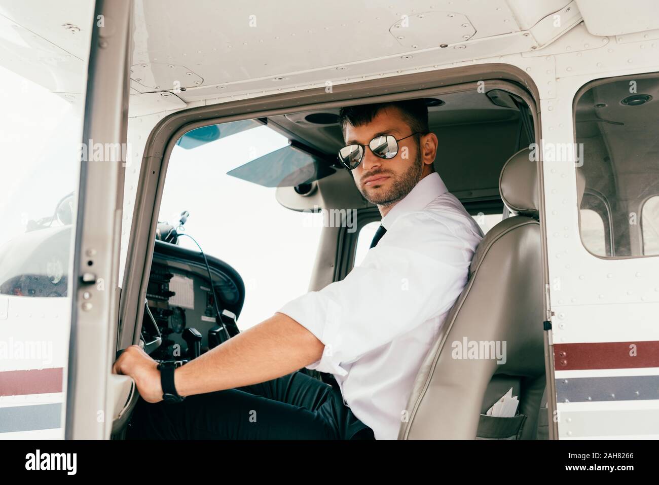 Pilot cabin outside hi-res stock photography and images - Alamy