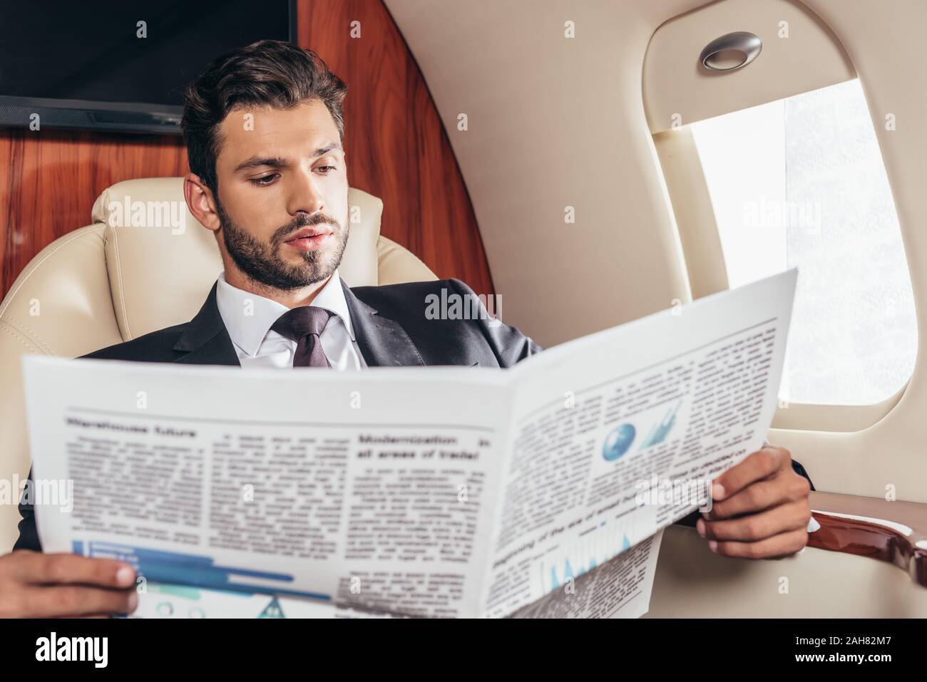 Read newspaper airplane hi-res stock photography and images - Alamy