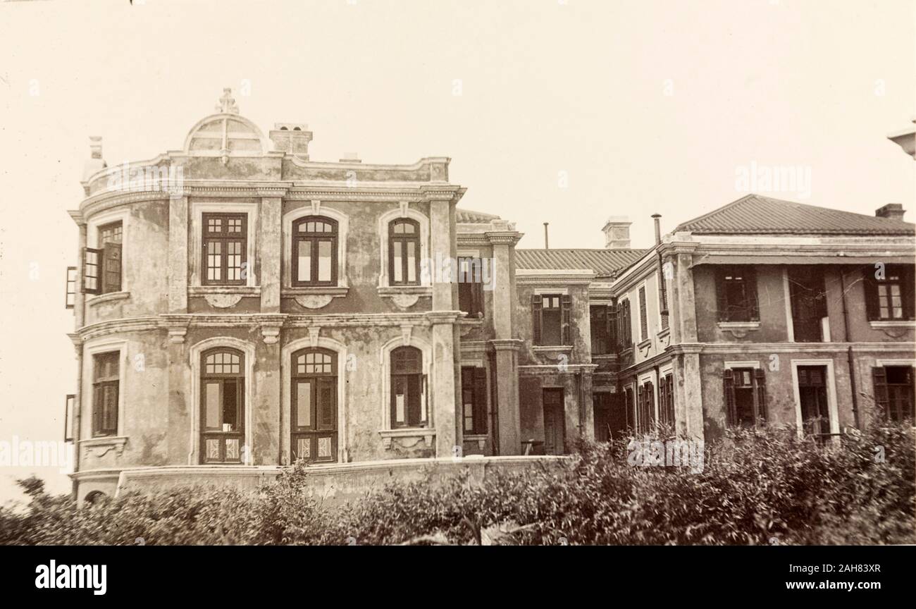 Curved facade hi-res stock photography and images - Alamy