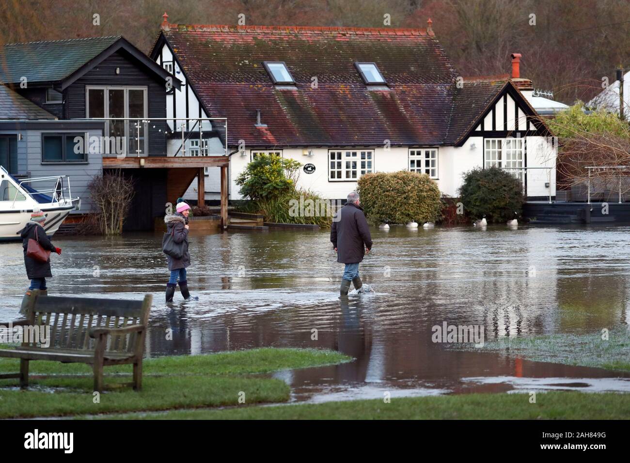 Walkers wade along a flooded towpath in Henley-on-Thames, Oxfordshire ...