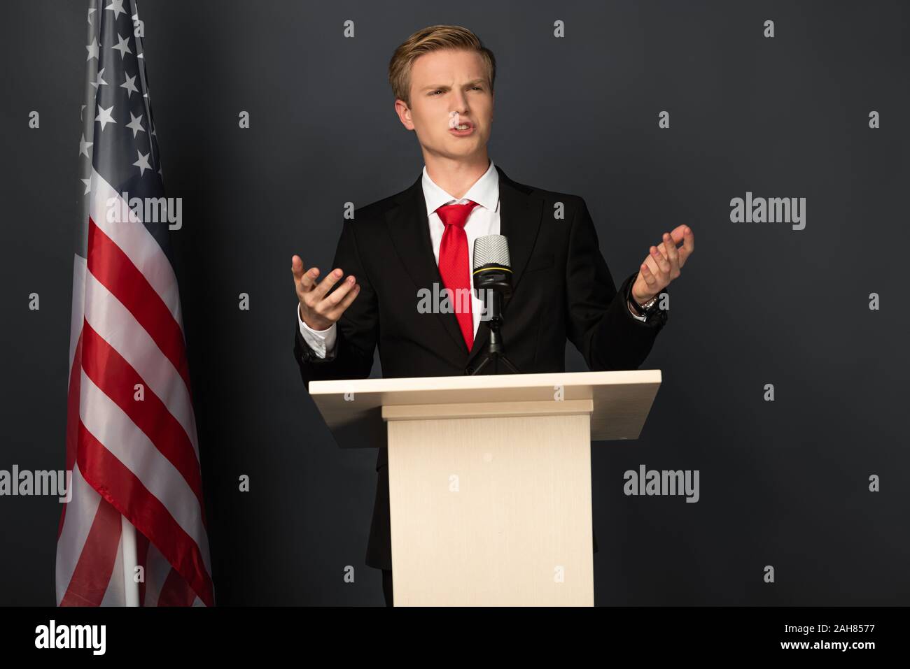 Debate campaign politician speaking hi-res stock photography and images ...