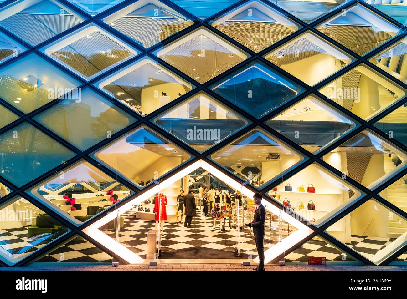 Diamond shaped glass panes hi-res stock photography and images - Alamy